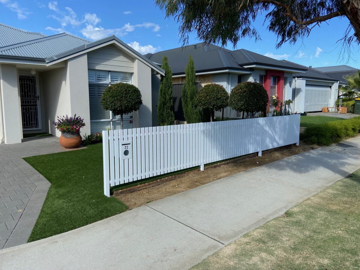 Flat Top Picket Fence Installation in Banksia Grove