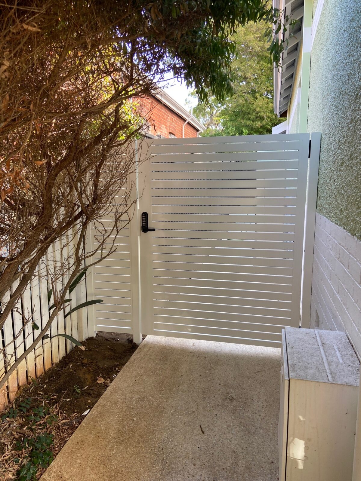 Flat Top Picket Fence Installation in Banksia Grove